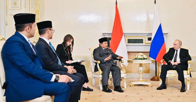 Seskab Teddy dan Menlu Sugiono Dampingi Presiden Prabowo Bertemu Vladimir Putin