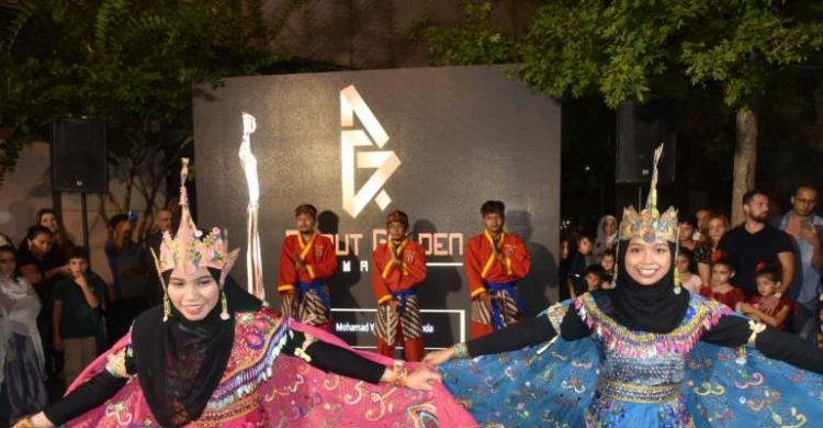 Silat Dan Tari Merak Pukau Pengunjung Nations Day Festival Beirut