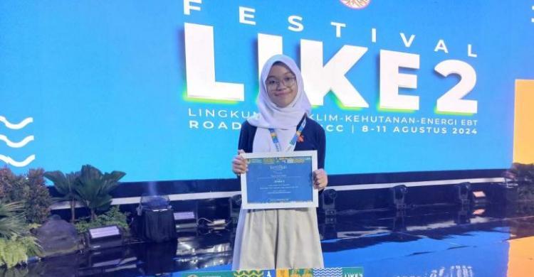 Siswi SMA Unggulan Rushd Sragen Juara Nasional Karya Tulis Kementerian LHK