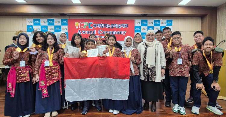 Siswa SMP Labschool Kebayoran Sukses Raih 5 Medali Emas di ICPC 2025 Seoul