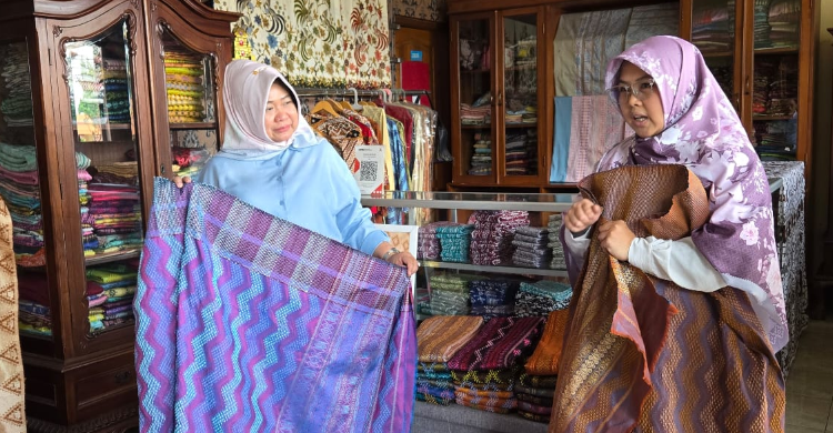Siti Fauziah Tegaskan Tenun Garut Punya Prospek Bagus