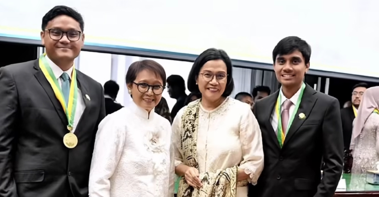 Sri Mulyani & Retno Marsudi Happy, Anaknya Sama-Sama Wisuda Dokter ...