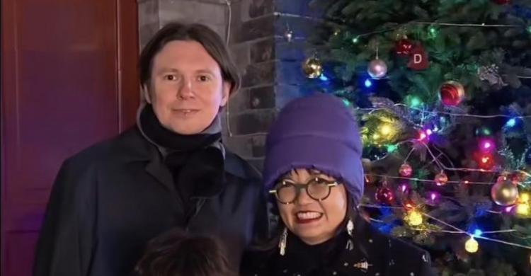Suami Wamen Stella Christie Kecelakaan Ski Di AS, Alami Patah Tulang ...