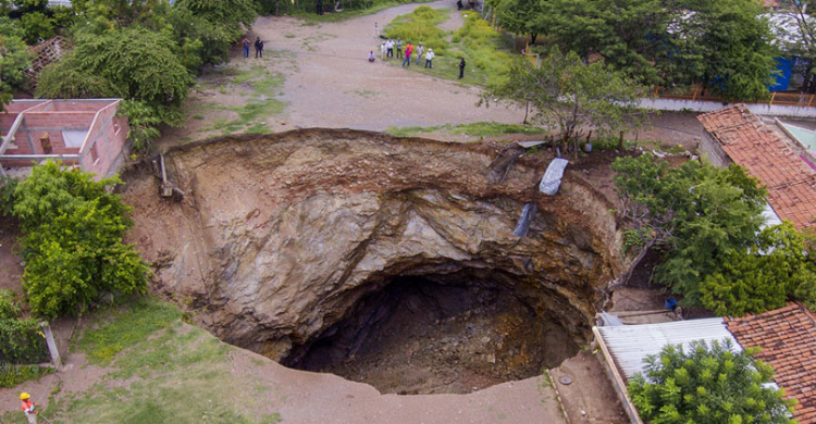 Tanah Ambles Di Desa Sila Fenomena Tanah Merayap
