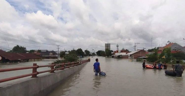 Tanggul Sungai Wulan Jebol, Jalur Pantura Demak-Kudus Terputus