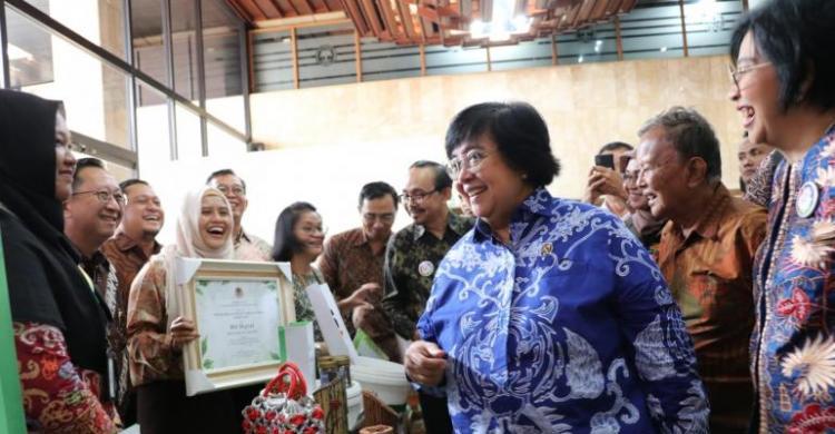 Terapkan Ekonomi Sirkular, Bank Sampah Digital Sabet Penghargaan KLHK