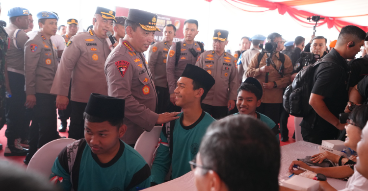 Tinjau Baksos Kesehatan Akabri 91, Kapolri: TNI-Polri Makin Dekat ...