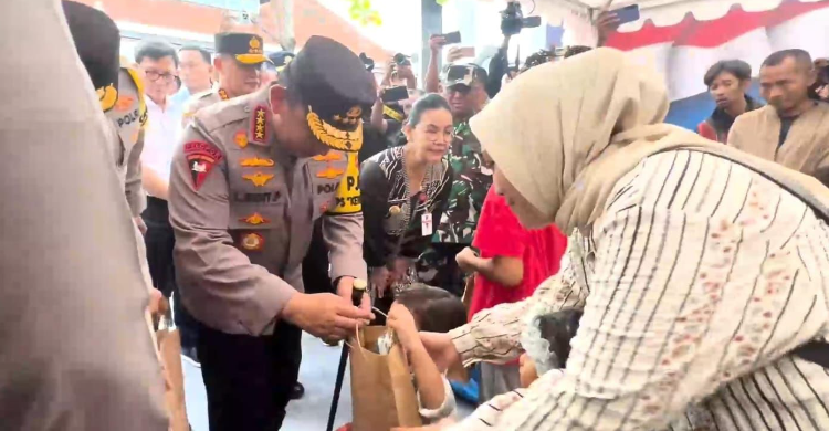 Tinjau Pelayanan di Stasiun Tawang, Kapolri Dorong Pemudik Gunakan Kereta Api
