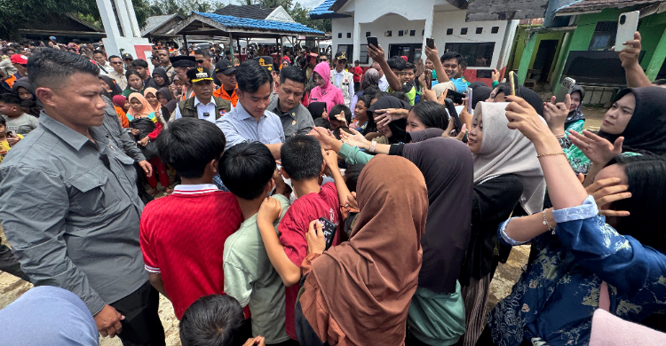 Tinjau Sekolah Terdampak Banjir Di Balangan, Wapres Minta KBM Segera Normal