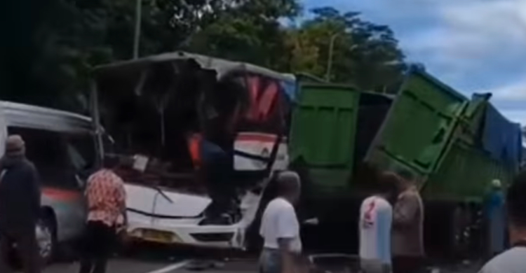 Truk Nggak Kuat Nanjak, 5 Kendaraan Tabrakan Beruntun Di Tol Cipularang