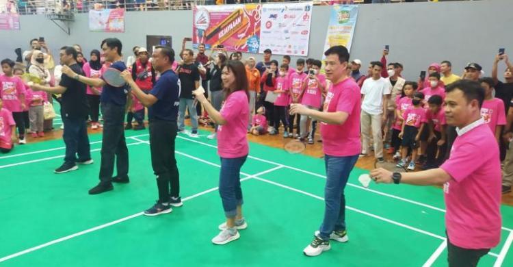 Turnamen Badminton Anak-anak 2022 Alan Dan Susi Susanti Tularin Bakat ...