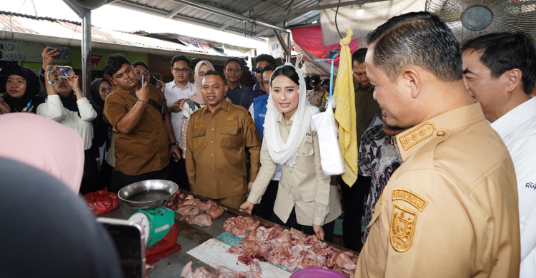 Turun Ke Pasar, Wamendag Roro Pastikan Ketersediaan & Harga Bapok Terjaga