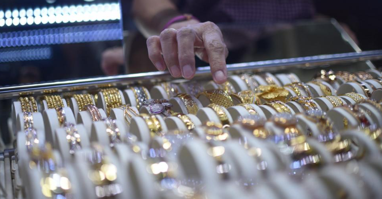 Turun Rp 4.000, Harga Emas Dibanderol Rp 1.343.000 Per Gram