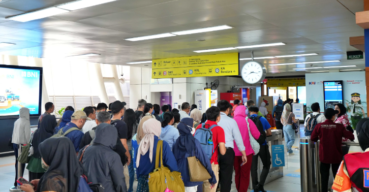 Urai Kepadatan Penumpang, KAI Tambah Frekuensi LRT Jabodebek Saat Jam ...