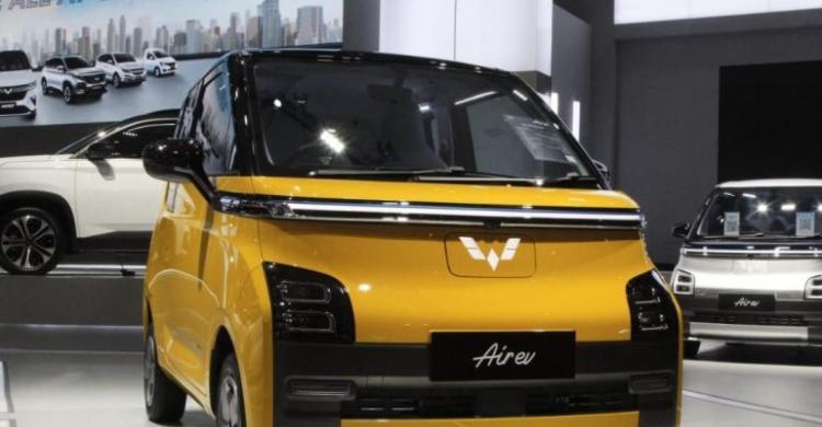 Wuling Air ev Tebar Pesona di IIMS 2023, Ada Program Promo Menarik Nih