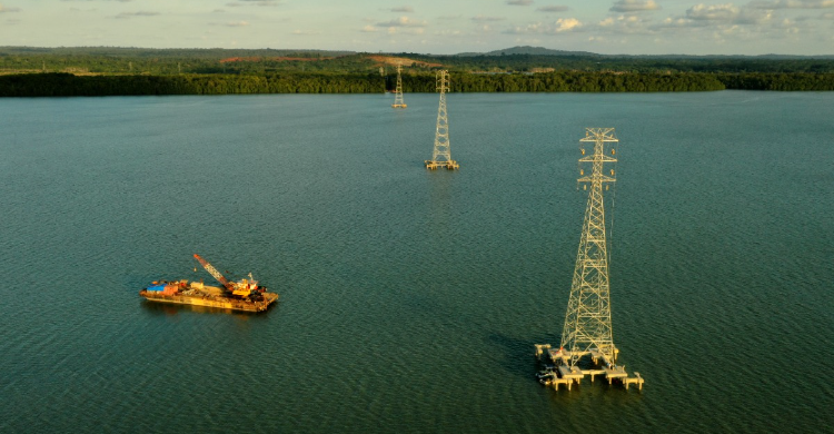 86,7 Persen TKDN, PLN Operasikan SUTT 150 kV Lintasi Selat Sebuku di Kalsel