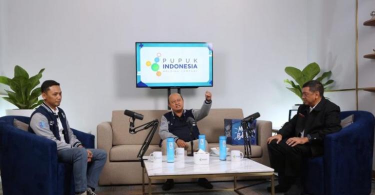 Bakir Pasaman, Teruskan Jejak Ayah Jadi Bos Pupuk