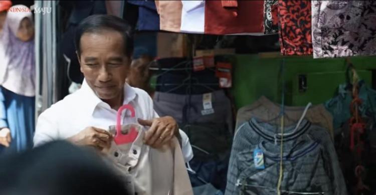 Belanja Di Pasar Petanahan Kebumen, Jokowi & Prabowo Kasih Duit Lebihan