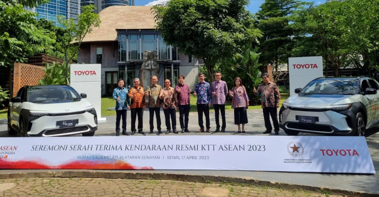 Dukung KTT ASEAN Di Labuan Bajo, Toyota Serahkan 65 Unit bZ4X Ke Setneg