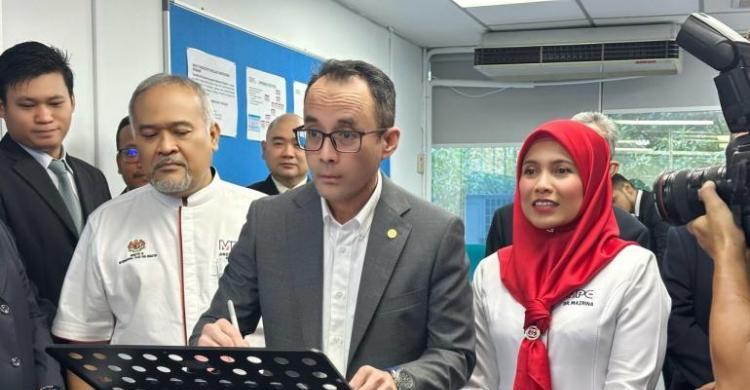 Genjot Produktivitas Tenaga Kerja Sekjen APO Indra Singawinata Luncurkan Malaysia Certification Body