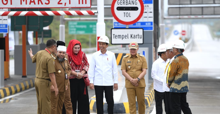 Jokowi Mulai Geber Perbaikan Jalan Rusak Di Sejumlah Provinsi