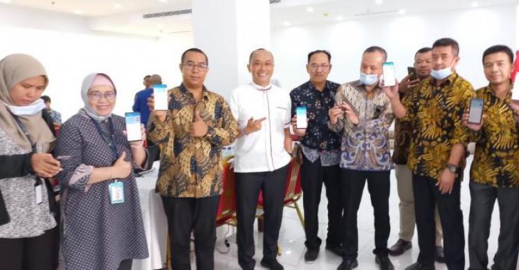 Kemendagri dan Kemlu Data Penduduk WNI Di Jeddah Girang Dapat KTP ...