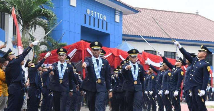Kemenhub Lantik 830 Taruna Kampus PTDI-STTD
