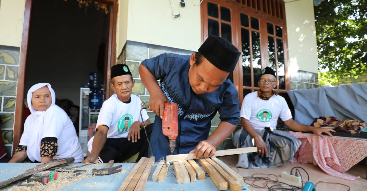 Kiai Muda Ganjar Gelar Pelatihan Pemanfaatan Limbah Kayu Jati di Tuban