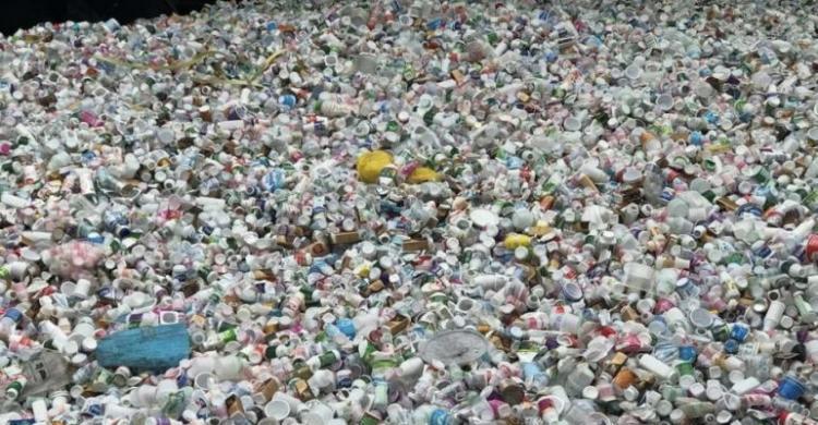 Limbah Plastik PR Besar Dunia, Kerja Sama Internasional Harus Dikuatkan