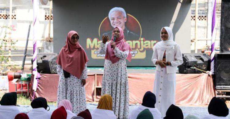 Ngarep Pemimpin Sayang Perempuan Ribuan Emak-emak Karawang Berdoa Ganjar Jadi Presiden 2024