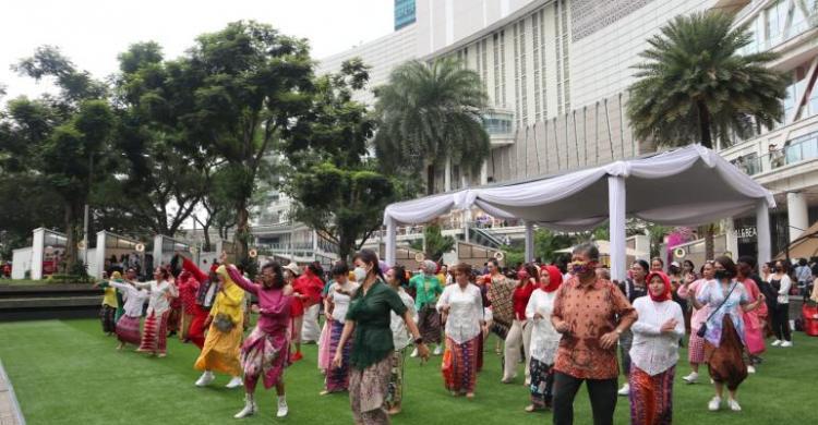 Ratusan Perempuan Berkebaya Menari Bersama Di Acara Kebaya Berdansa