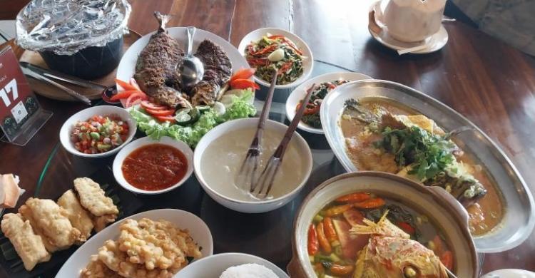 Resto Yougwa Danau Sentani Senayan Park, Tempat Asyik Nyicip Kuliner ...