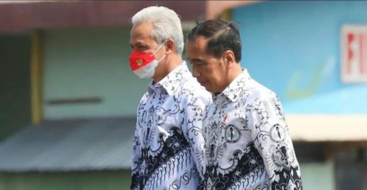 Satu Pesawat Dan Satu Mobil Jokowi-Ganjar Mesra Banget