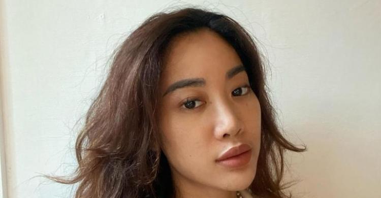 Widy Vierratale, Ditegur Manajemen Akibat Masih Lajang