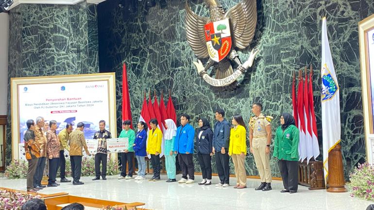 2.247 Mahasiswa Berprestasi Terima Beasiswa Dari Yayasan Beasiswa Jakarta