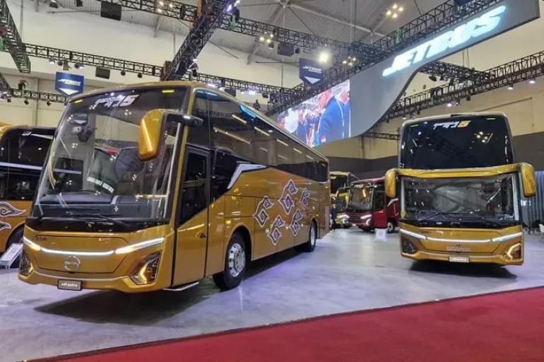 Adiputro Hadirkan Bus Super Double Decker Sasis Mercedes-Benz 2445