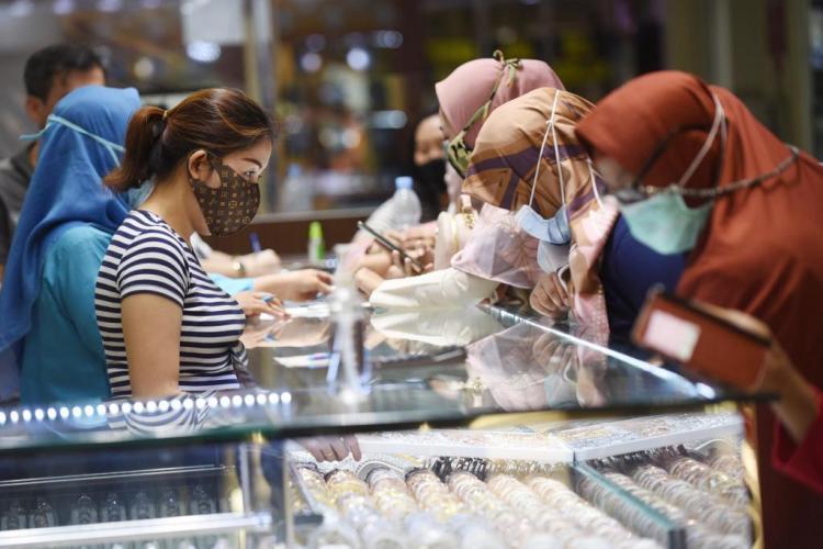 Akhir Pekan, Harga Emas Melorot Rp 14 Ribu Per Gram