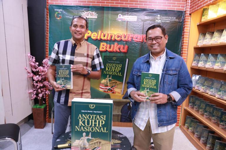 Bareng Guru Besar FH UI, Prof Eddy Hiariej Luncurkan Buku Anotasi KUHP ...