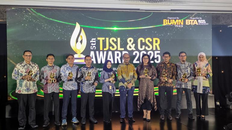 Petrokimia Gresik Raih Golden Star Di Ajang TJSL & CSR Award 2025