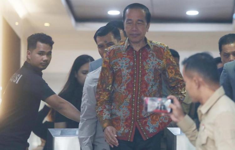 Jokowi: Ada Agenda Besar Turunkan Reputasi Saya...