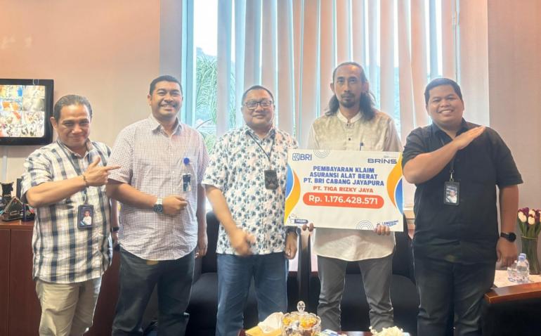 BRI Insurance Bayar Klaim Asuransi Alat Berat 1 Miliar Di Jayapura