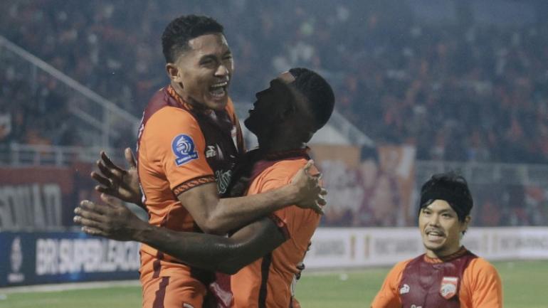 Borneo FC Menang, Douglas Coutinho Bersinar