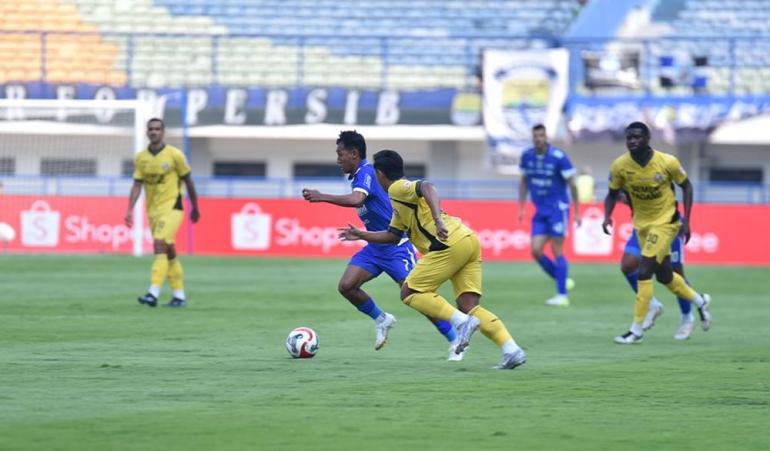 Semen Padang Kuasai Permainan, Tapi Persib Lebih Efektif