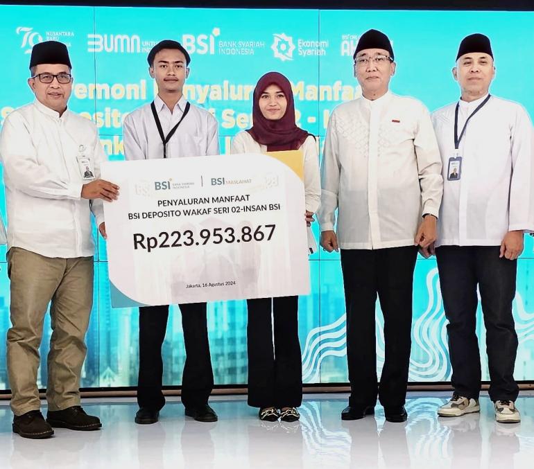 BSI Serahkan Beasiswa Untuk Ratusan Pelajar Dan Mahasiswa