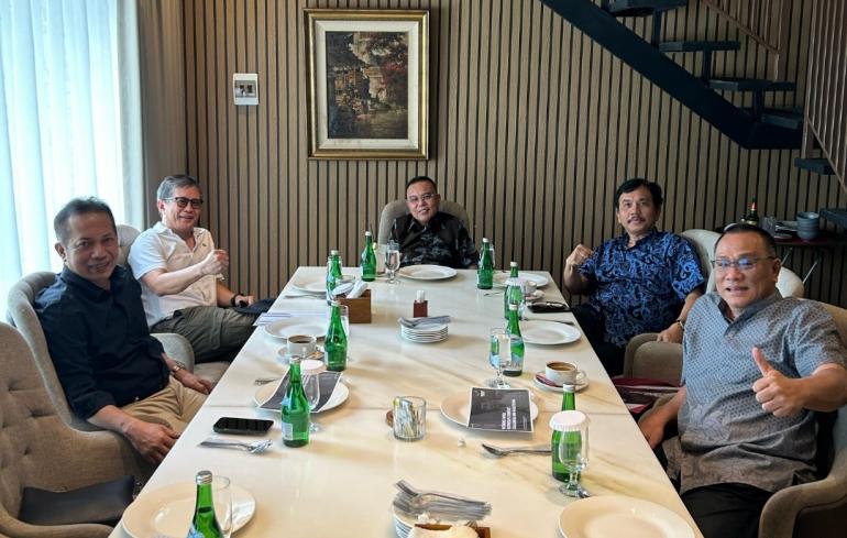 Rocky Gerung dan Patriotisme Sufmi Dasco Ahmad dalam Pertemuan Sayur Lodeh