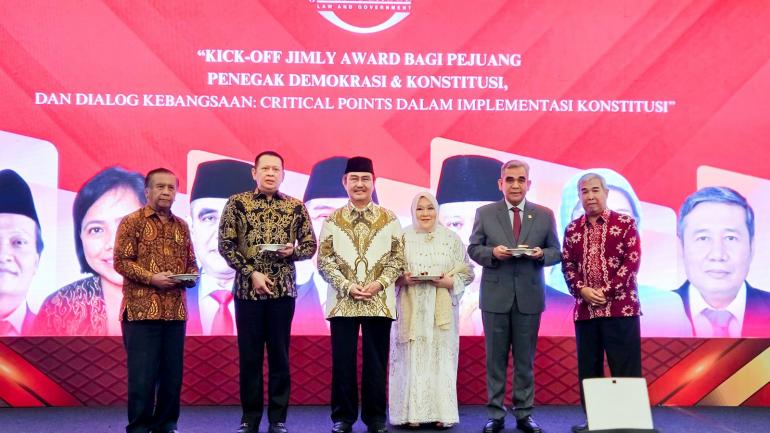 Di Peluncuran Jimly Award, Bamsoet Ingatkan Pentingnya Perbaikan Parpol