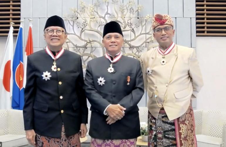 Dipo Alam, Hatta Rajasa, Dan Budi Karya Terima Penghargaan Dari Kaisar ...