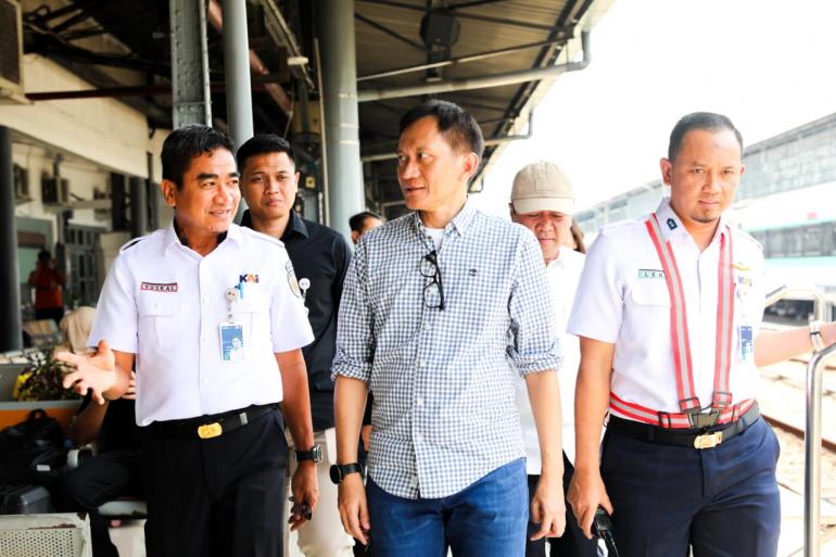 Kereta Api Jarak Jauh dan Commuter Line Tetap Beroperasi Normal