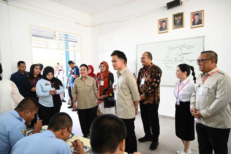 Ditemani Mbak Titiek, Wapres Gibran Cek Program MBG Di SMKN I Batam
