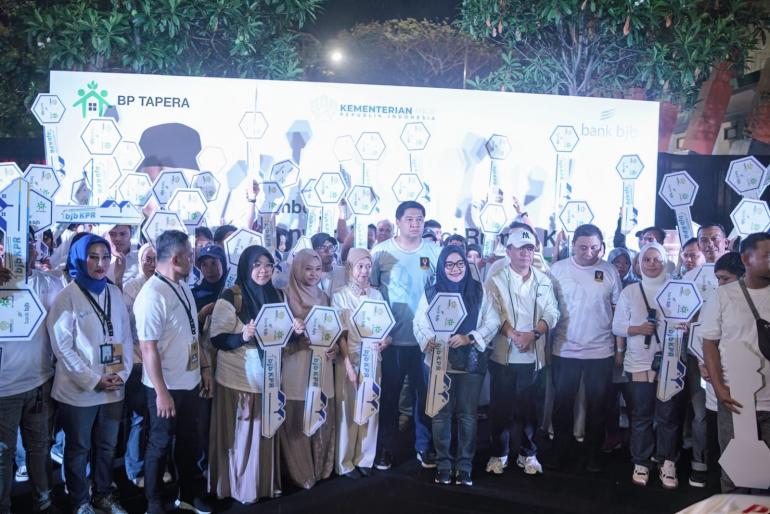 Dukung Program 3 Juta Rumah, bank bjb Serahkan Kunci ke 100 Debitur